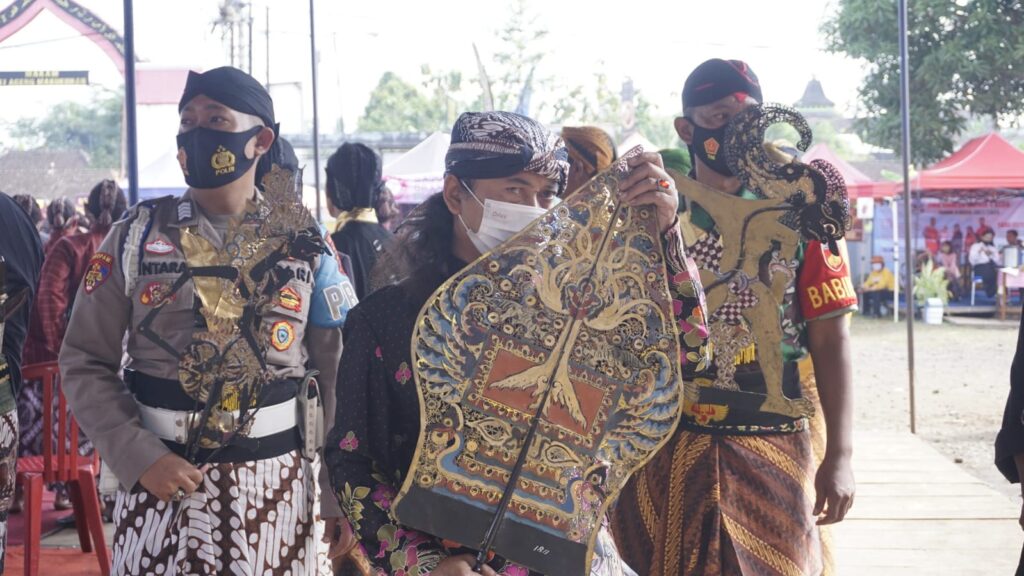 Desa Wisata Kedu, Gerai Wayang & Ayam Cemani - Interestnews.or.id